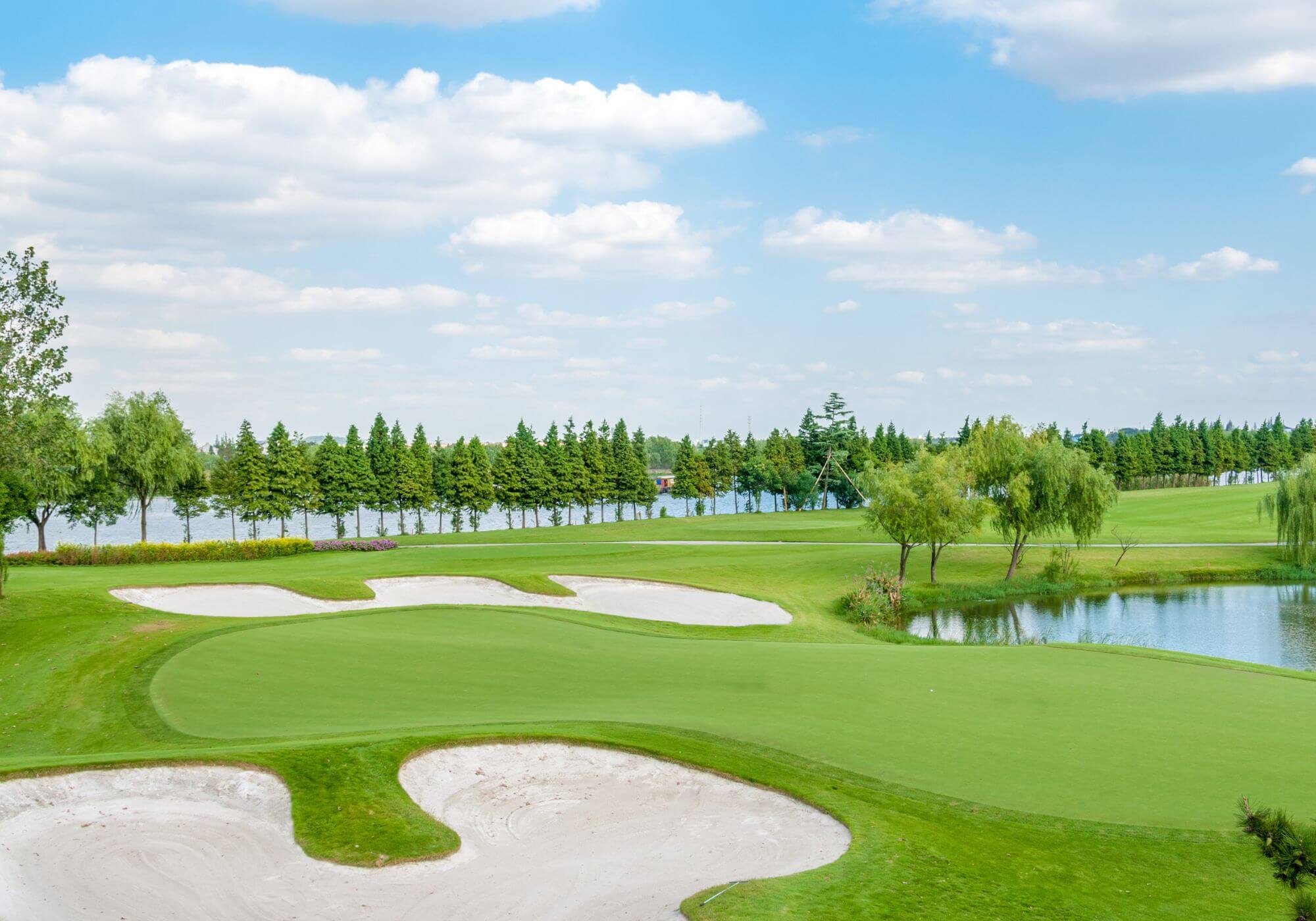 What Is A Dogleg Hole in Golf And How To Play One | MyGolfSpy