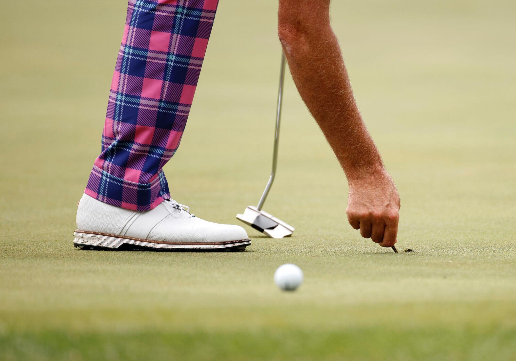 How To Properly Fix A Ball Mark In 10 Seconds | MyGolfSpy